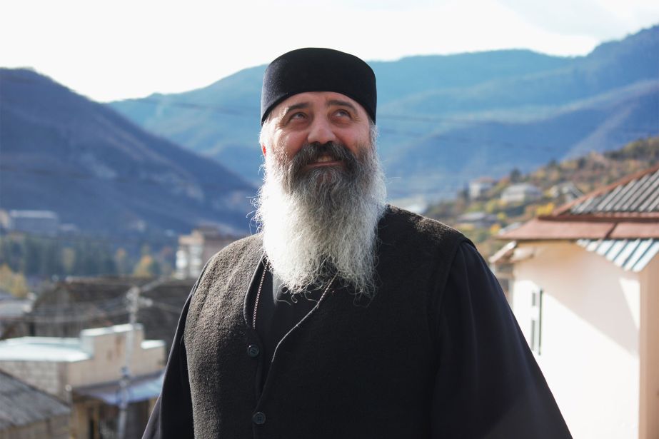 «Ինքնության քաղցը մեզ կեղեքում է․ Տեր Աբել Քարտաշյան Bravo Am